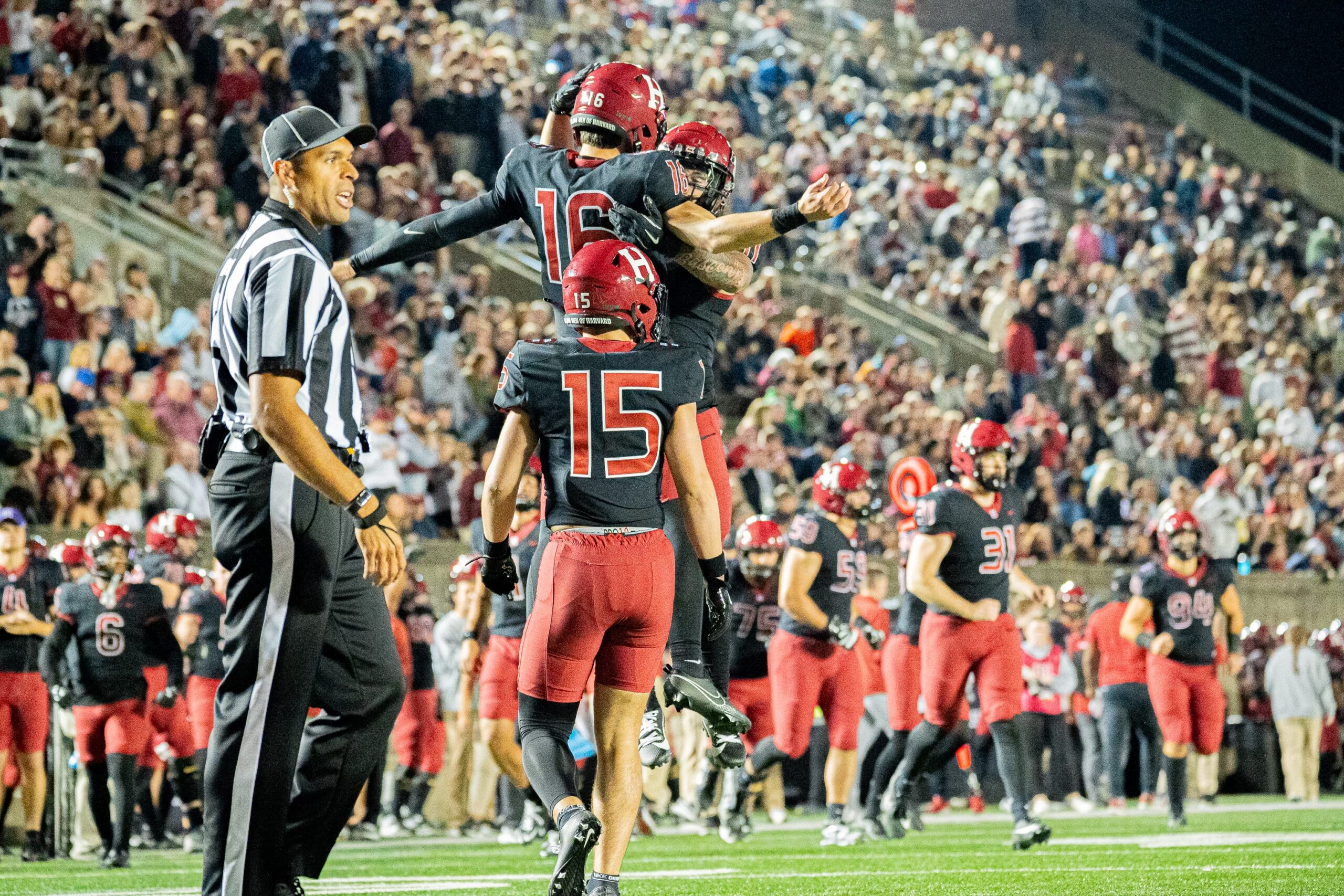 Harvard looks to keep it rolling vs. Holy Cross – New England Football ...